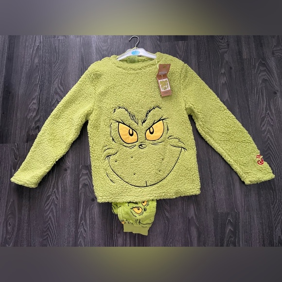 Dr. Seuss | Intimates & Sleepwear | Nwt The Grinch Pajamas Womens Size ...